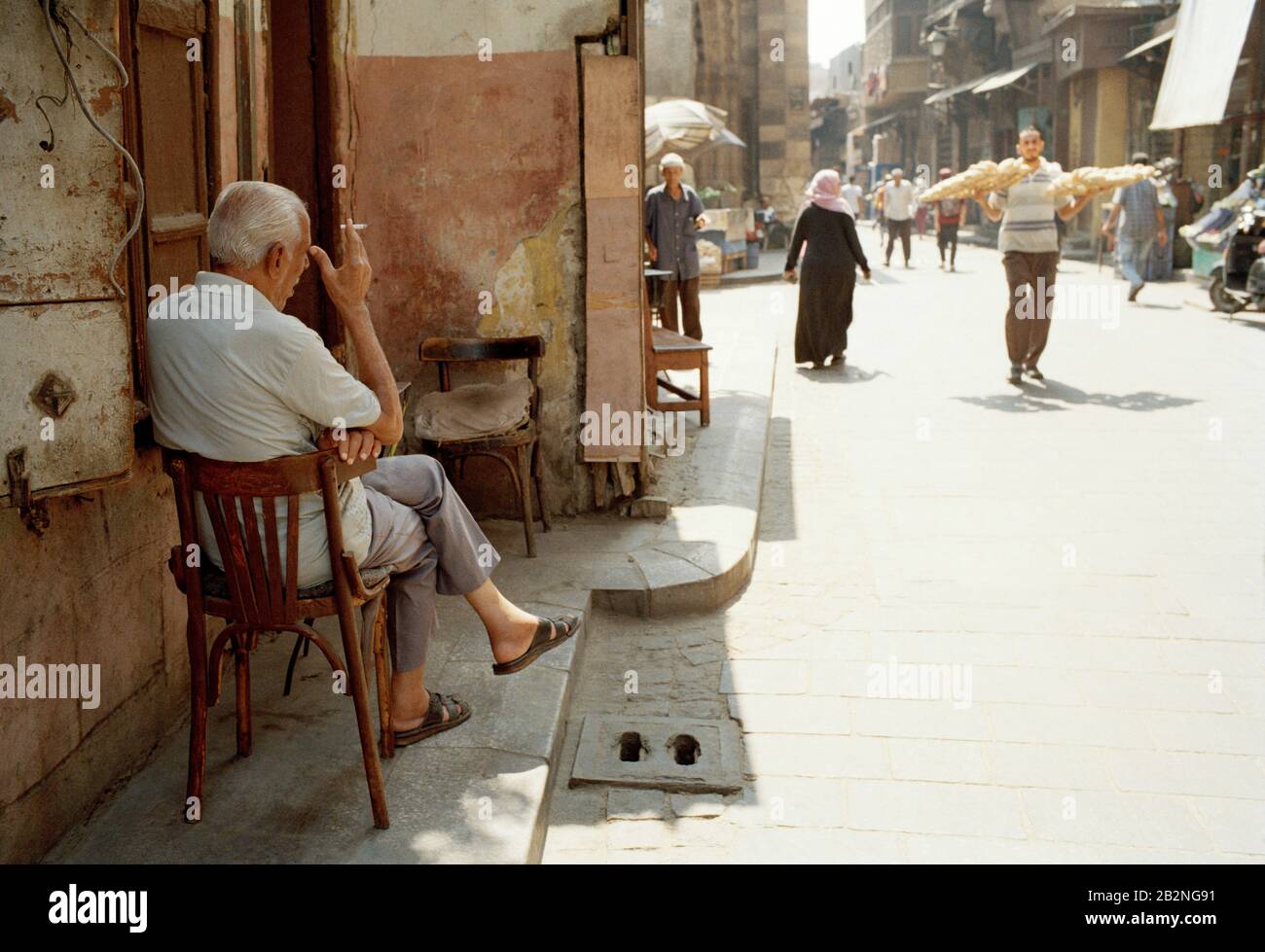Travel Photography - Street scene in Islamic Cairo district of the city ...