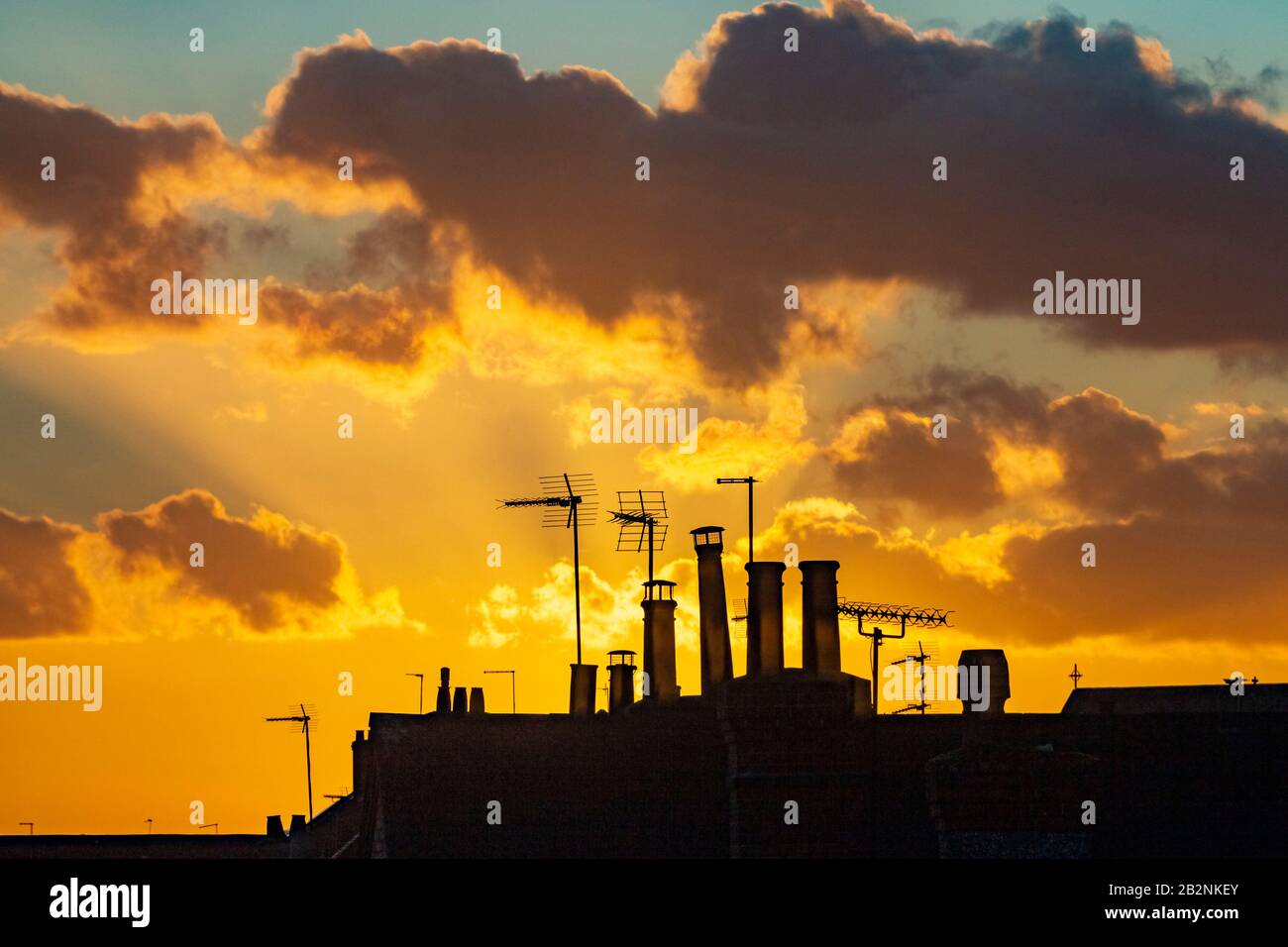 Rooftops uk silhouette hi-res stock photography and images - Alamy