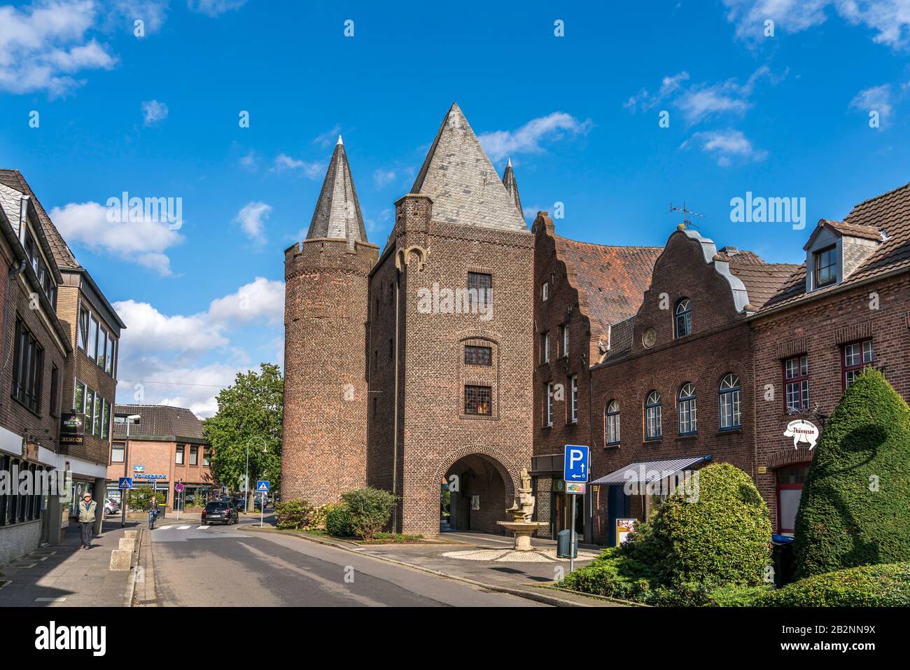 Das Stadttor Steintor ist ein Doppelturmtor, Stadt Goch, Kreis Kleve ...