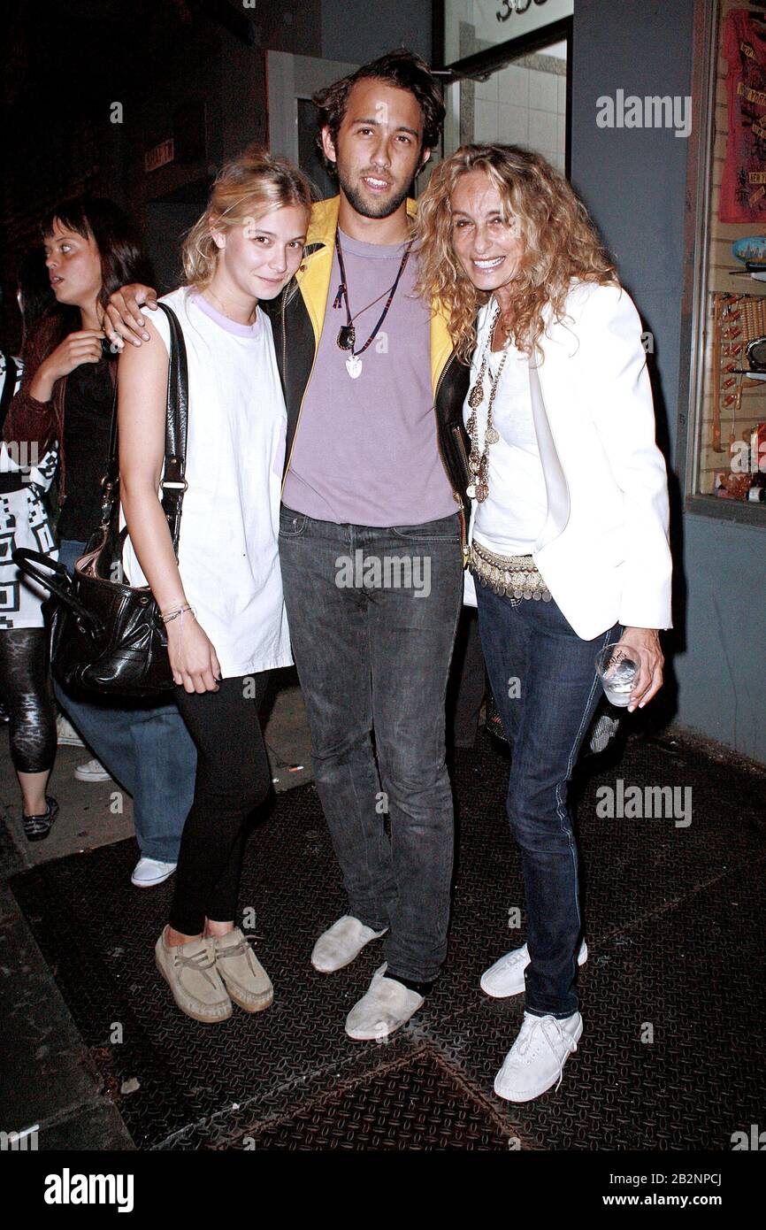 New York, NY, USA. 17 September, 2009. Annabelle Dexter Jones ...