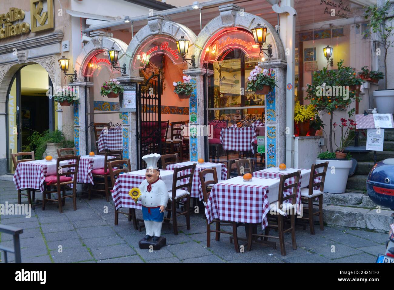 Restaurant, Corso Umberto, Taormina, Sizilien, Italien Stock Photo - Alamy