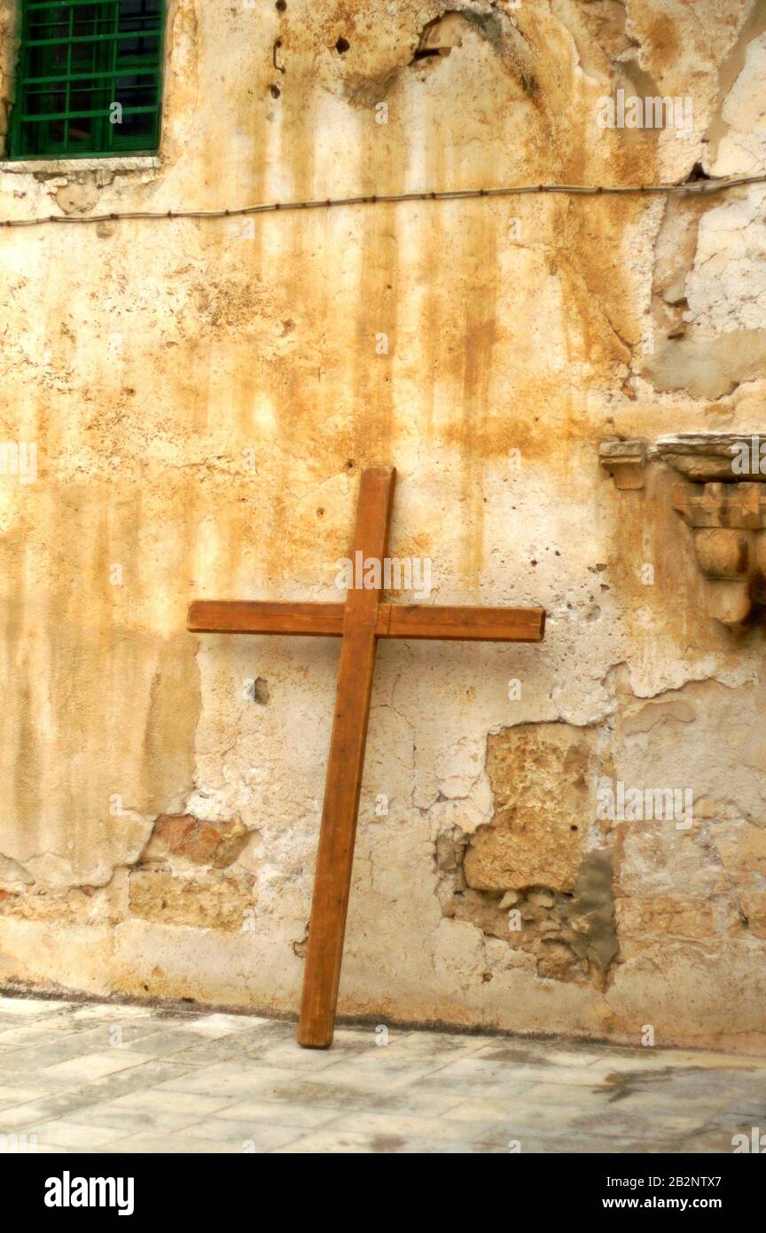 pilgrim with a cross in jerusalem on the last christ road Stock Photo ...