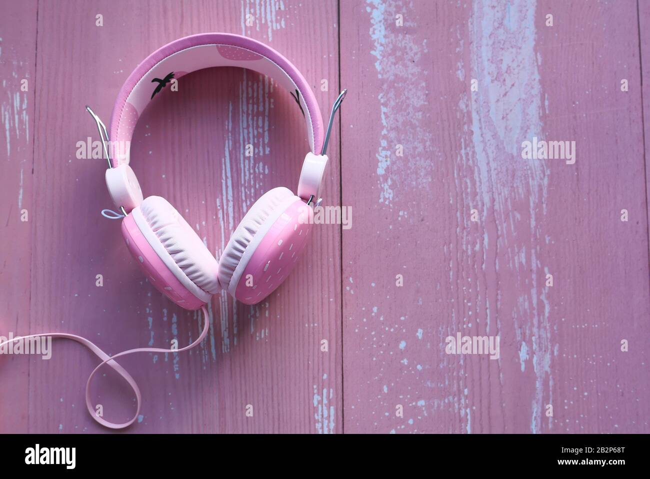 top view of pink color headphone on pink table Stock Photo - Alamy
