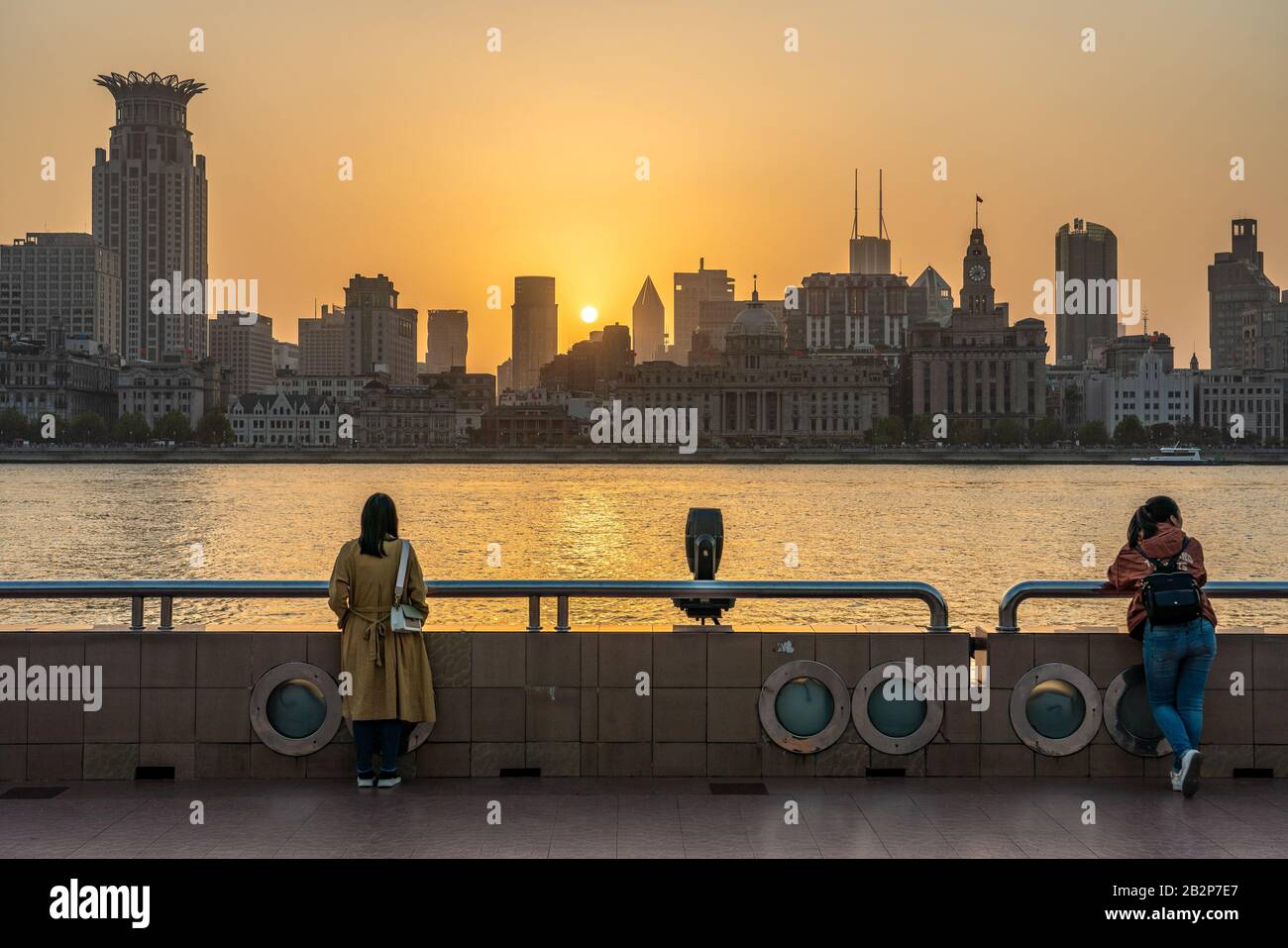 Viewing platform the bund hi-res stock photography and images - Alamy