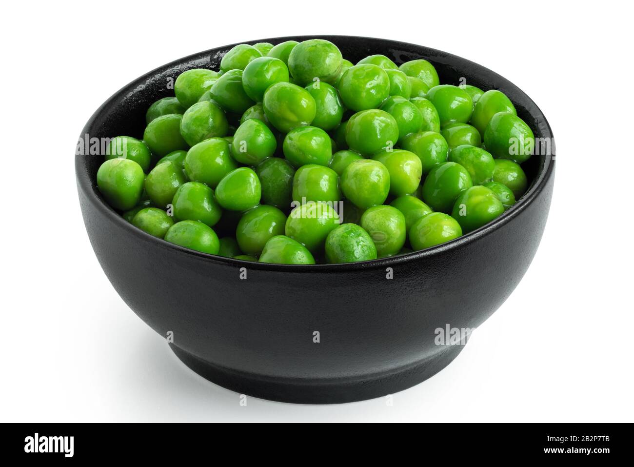 Fresh green garden peas in a black ceramic bowl isolated on white Stock ...