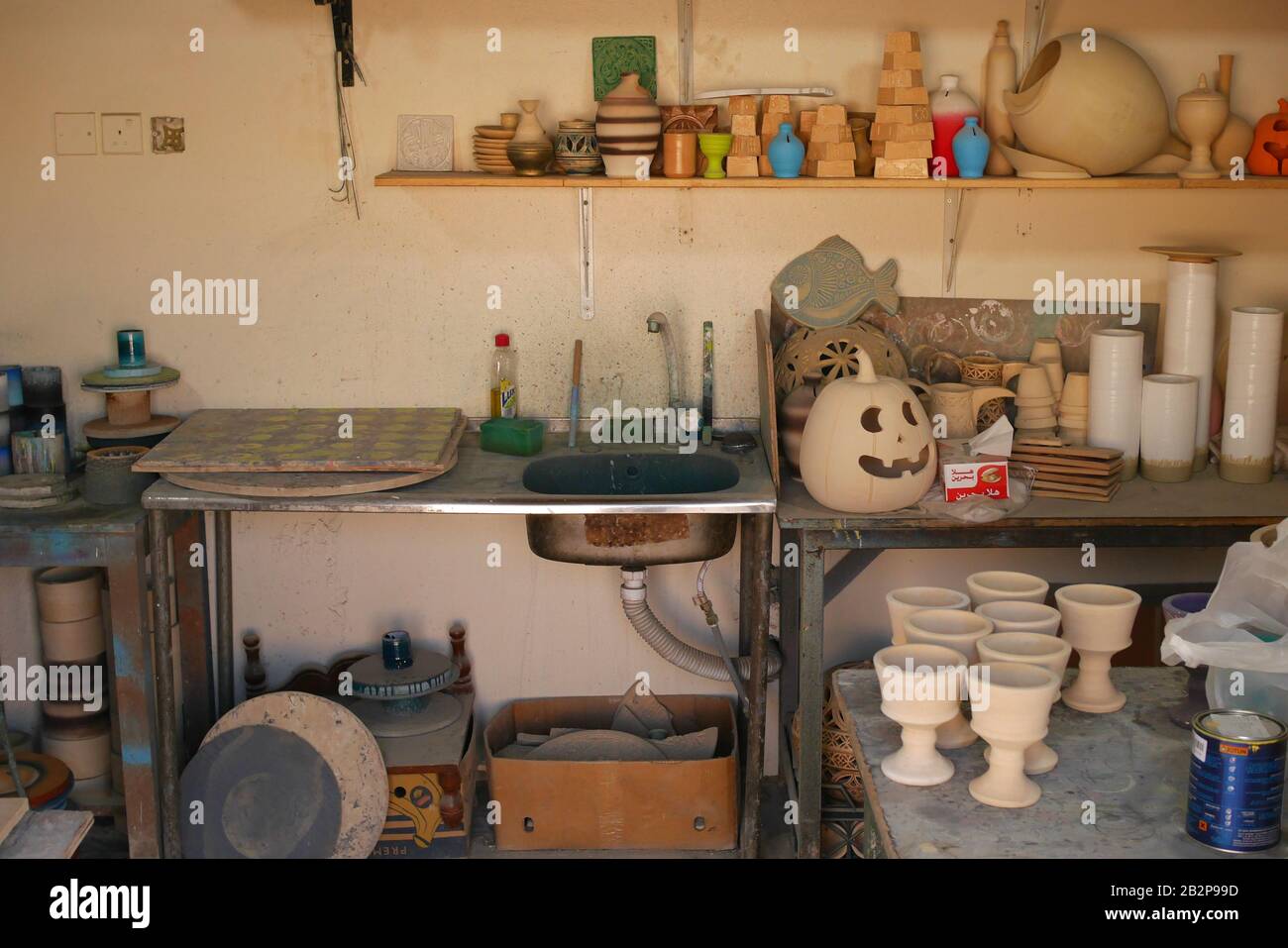 Pottery workshop, Aali, Kingdom of Bahrain Stock Photo - Alamy