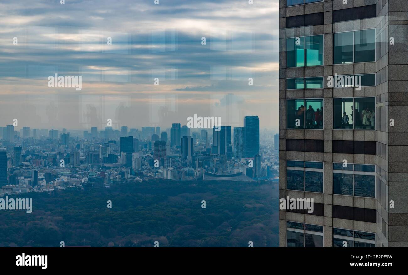 A picture of the people inside the Tokyo Metropolitan Government ...