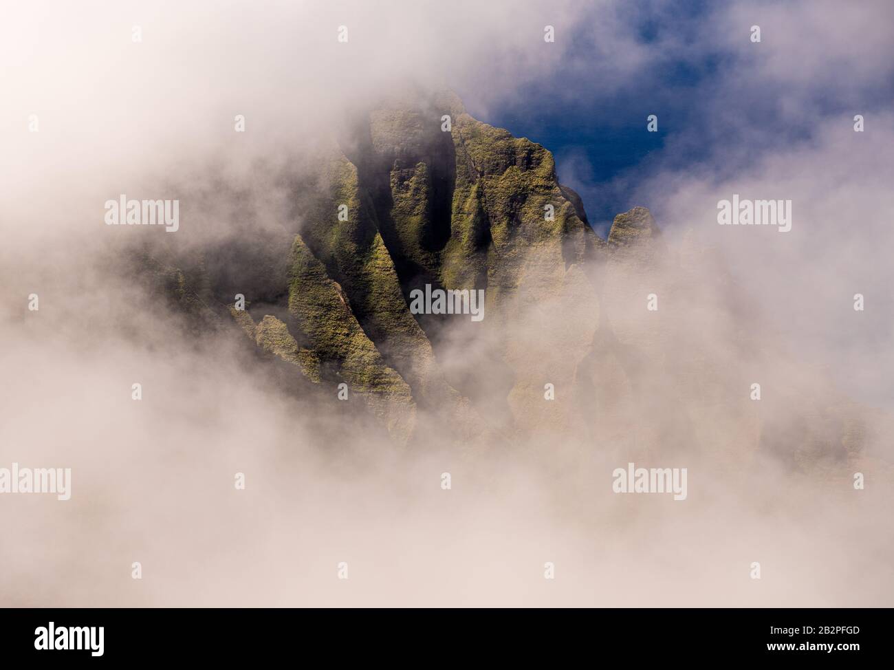 Fluted rocks of the Na Pali mountains through the clouds from Pihea ...