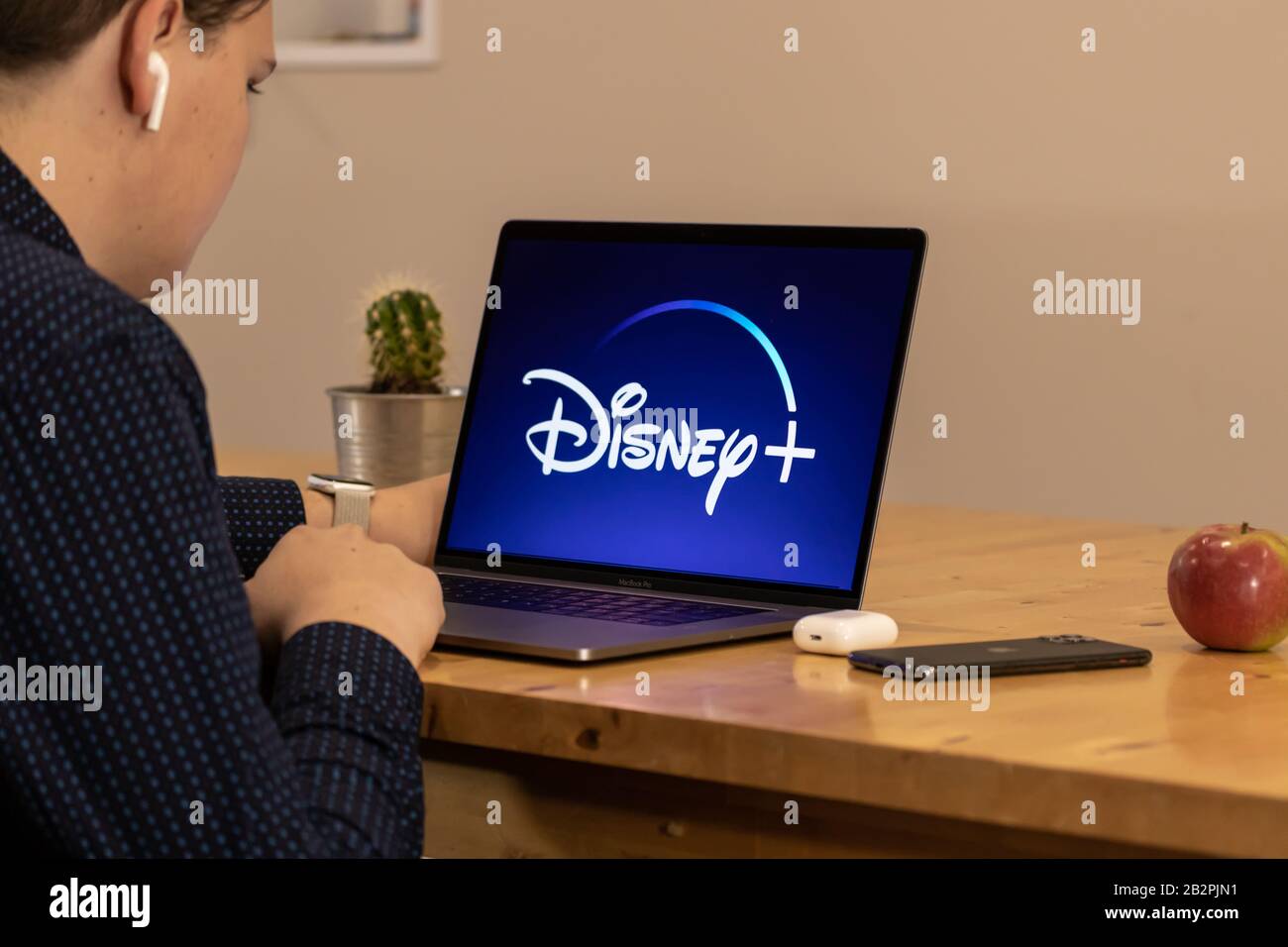 Walt disney logo hi-res stock photography and images - Alamy