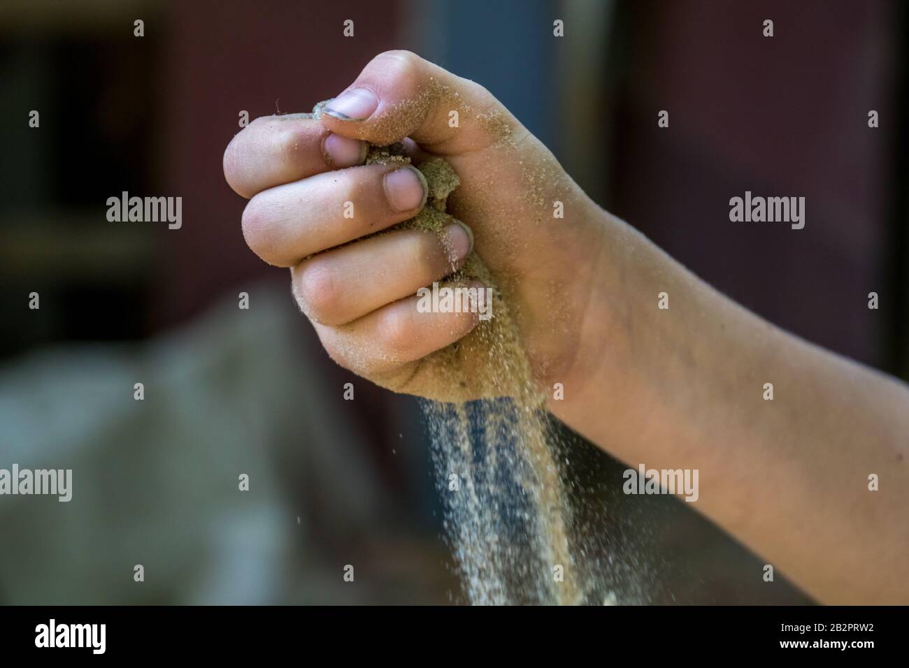 Sand slipping through fingers hand hi-res stock photography and images ...