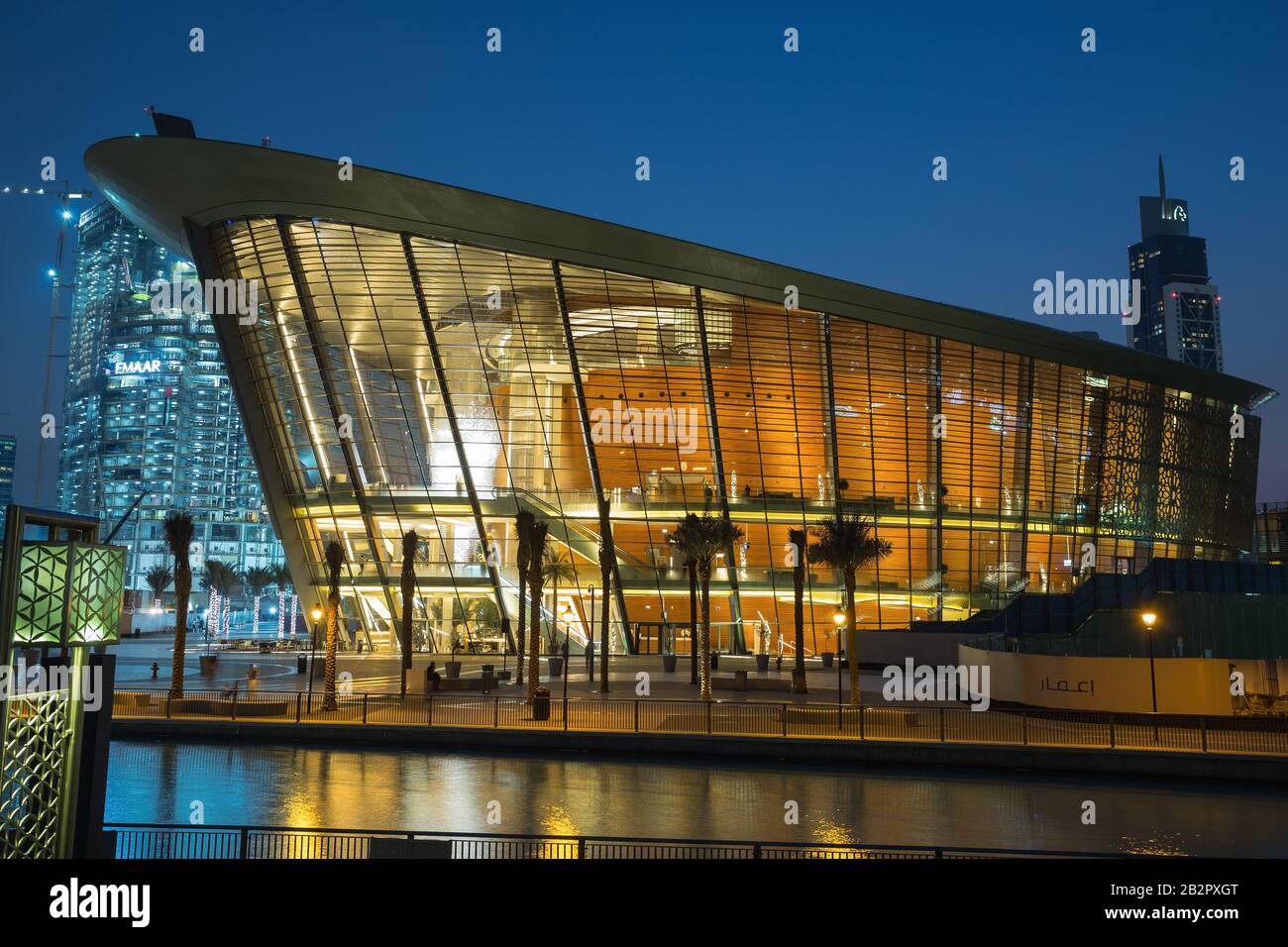 DUBAI, UAE - DECEMBER 3, 2017: Dubai Opera House at night Stock Photo ...