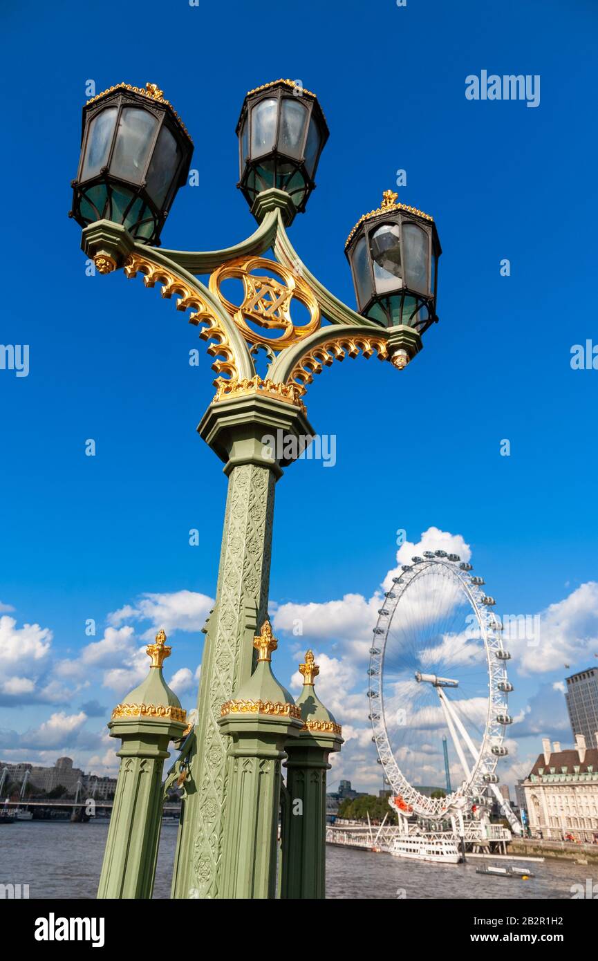 Old style london street lamp hi-res stock photography and images - Alamy