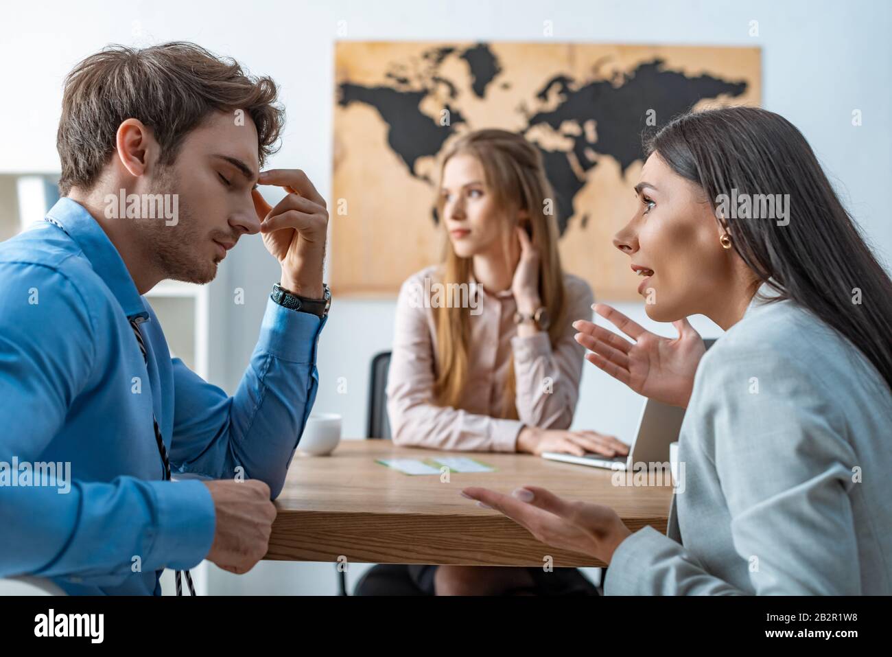 Couple map argue hi-res stock photography and images - Alamy