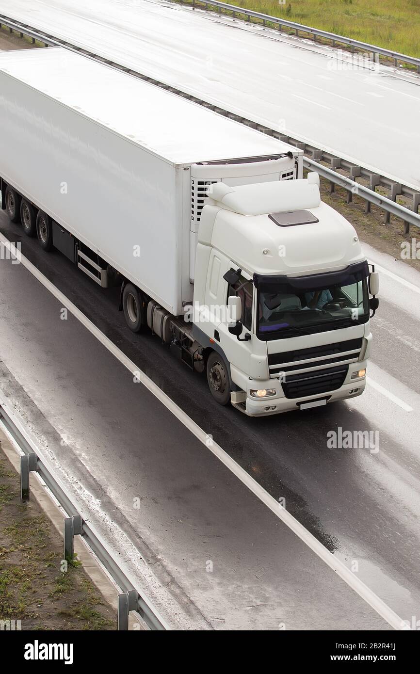 Shipping container on lorry hi-res stock photography and images - Alamy