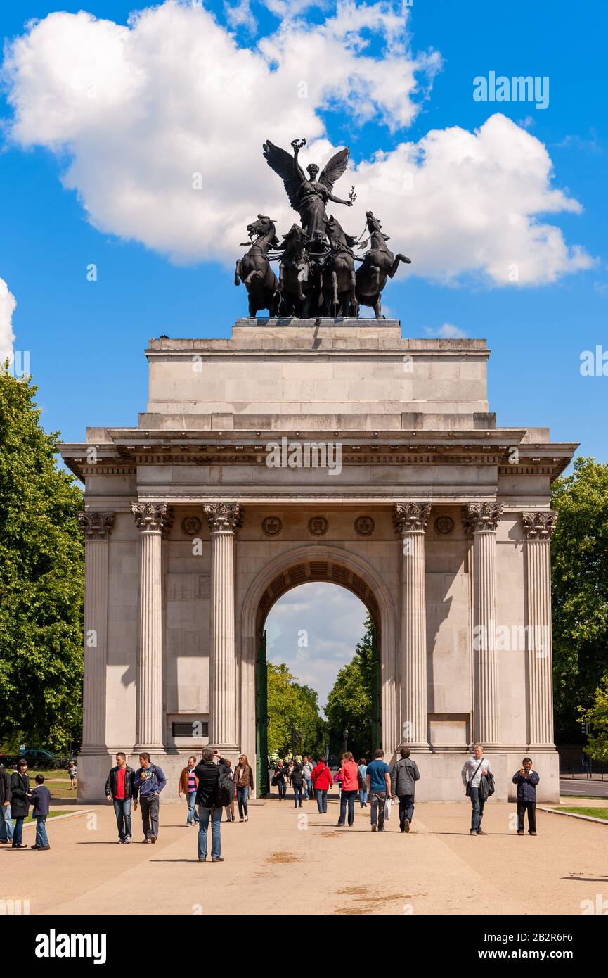 Wellington arch hi-res stock photography and images - Alamy
