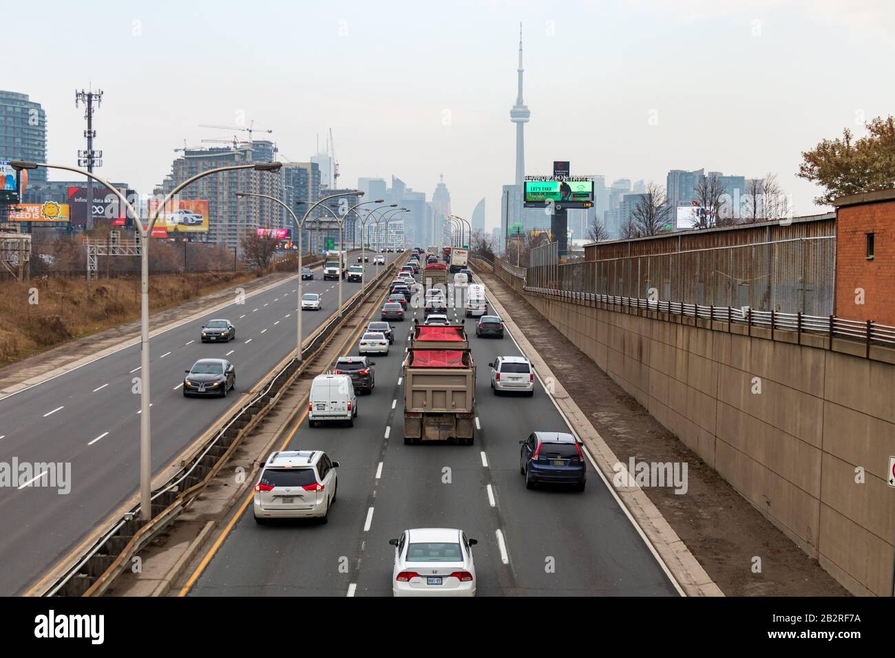 Traffic toronto gardiner expressway hi-res stock photography and images ...