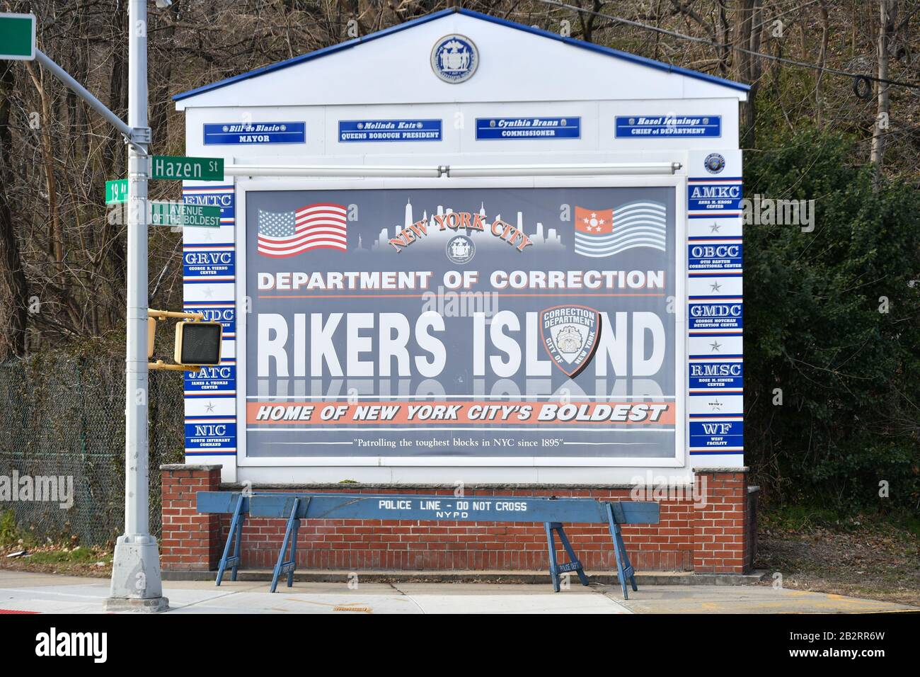 Rikers island sign hi-res stock photography and images - Alamy