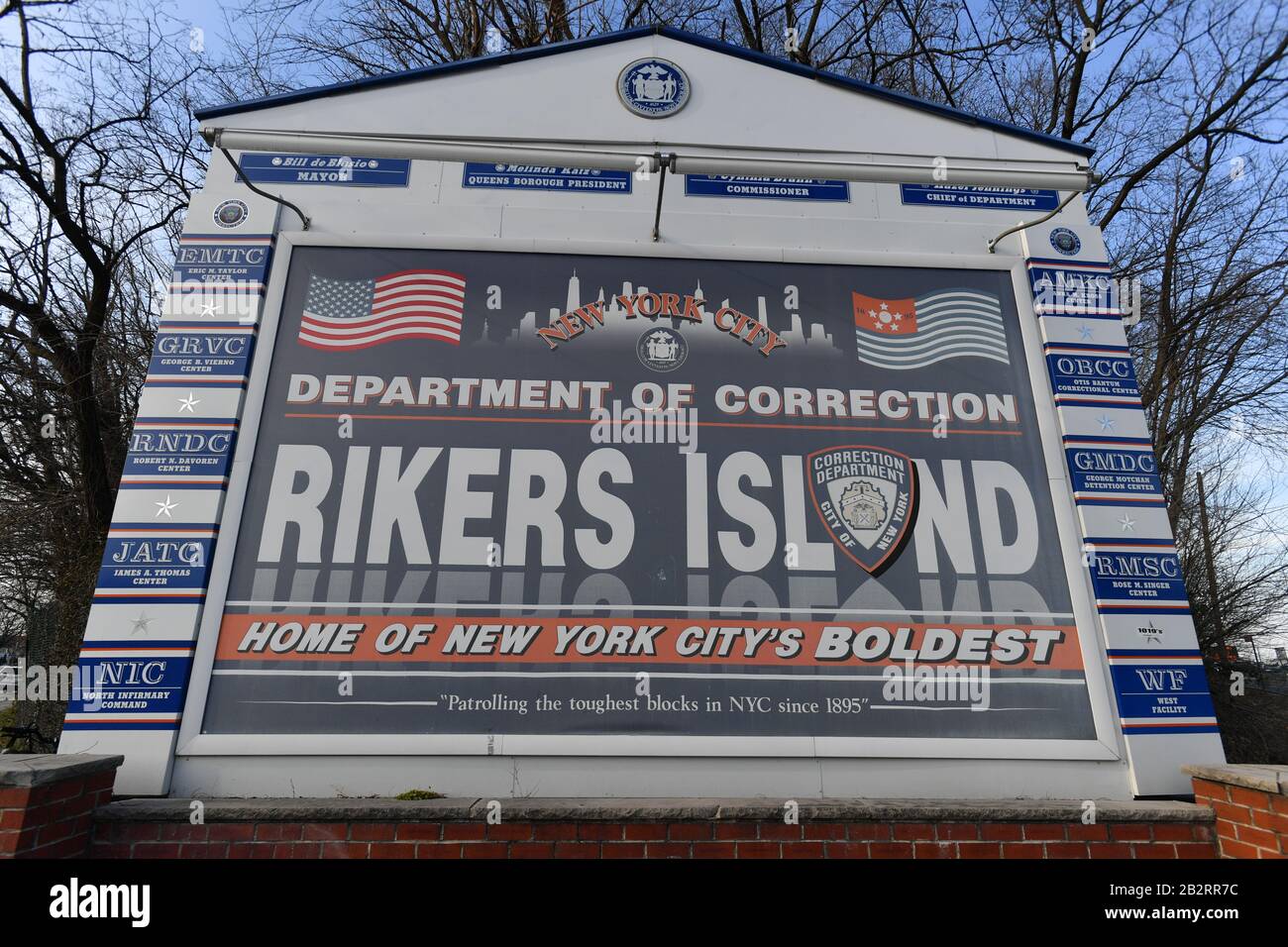 Rikers island sign hi-res stock photography and images - Alamy