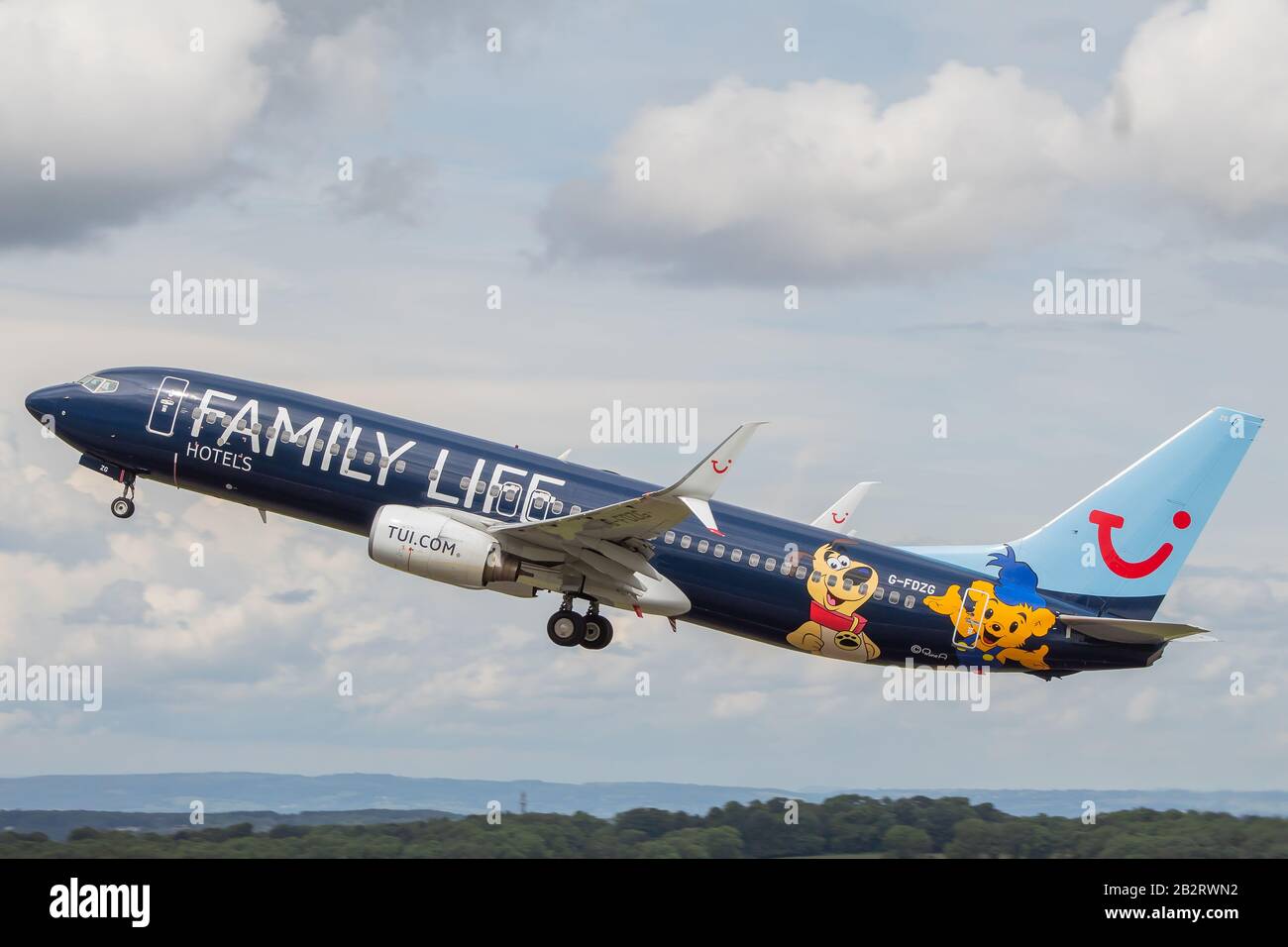 Tui Family Life Boeing 737-800 Taking Off Stock Photo - Alamy