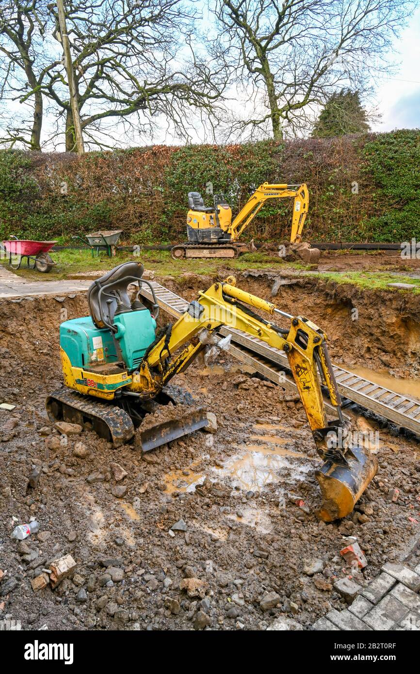 Hydraulic excavators crawler hi-res stock photography and images - Alamy