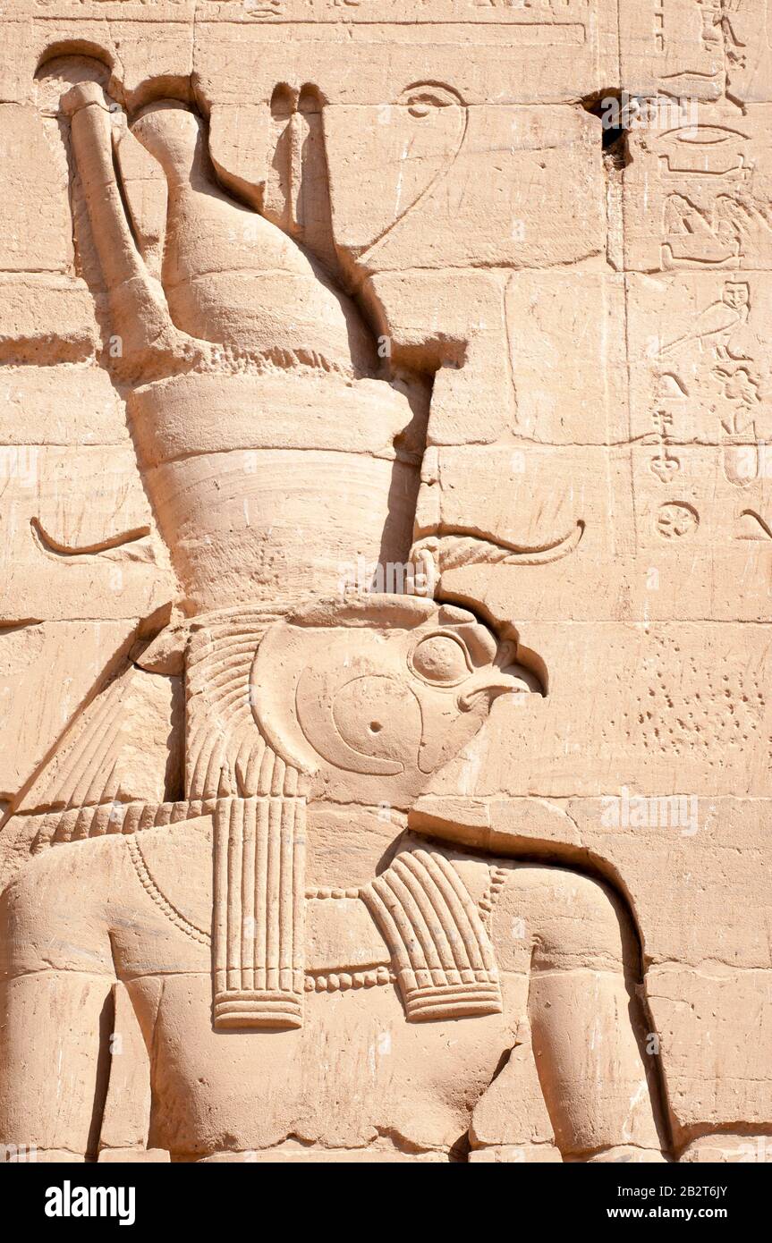 Hieroglyph bird hi-res stock photography and images - Alamy