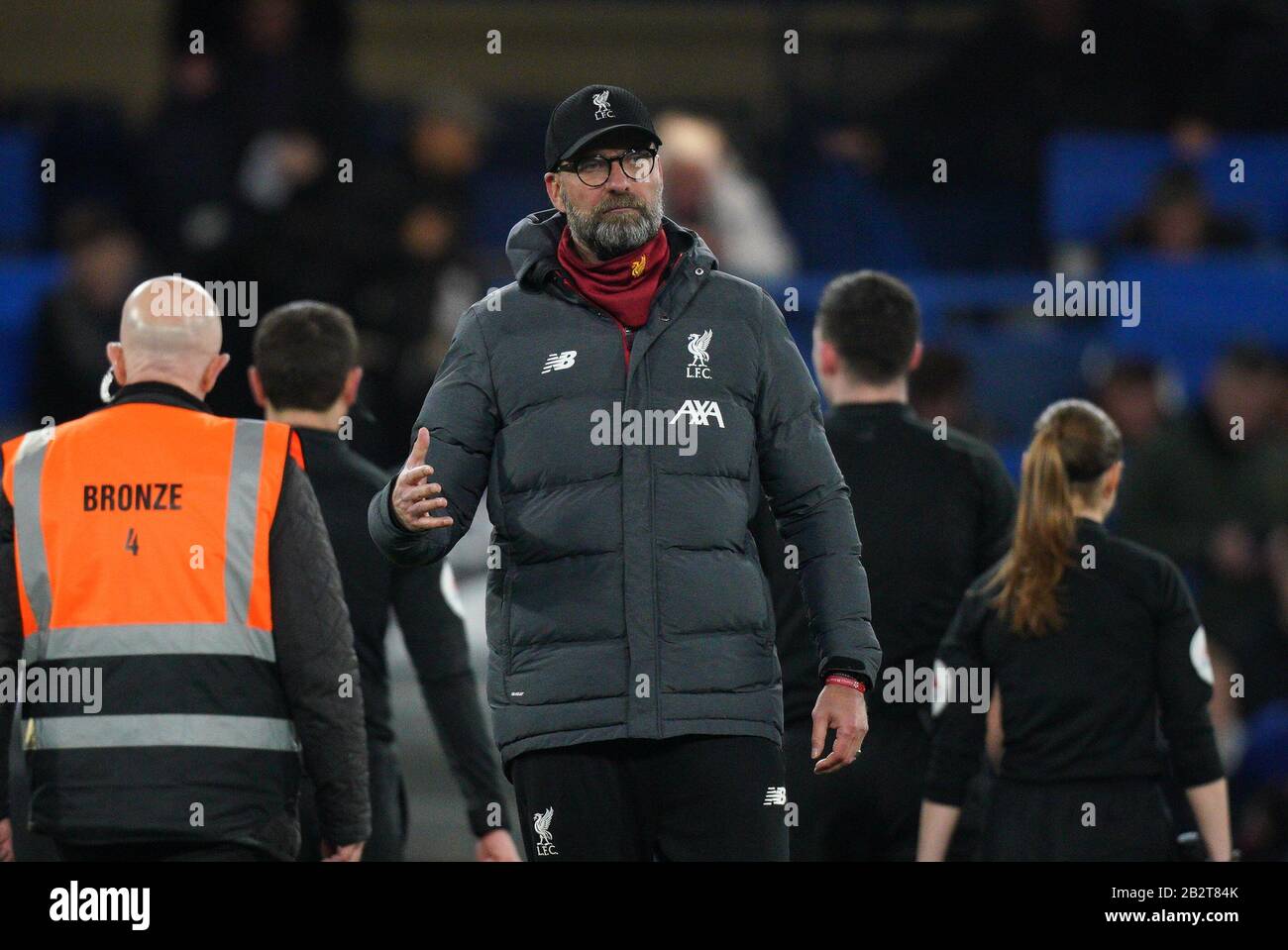 Jurgen klopp 2020 trophy hi-res stock photography and images - Alamy