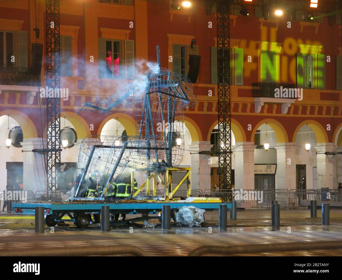 Wire puppet hi-res stock photography and images - Alamy