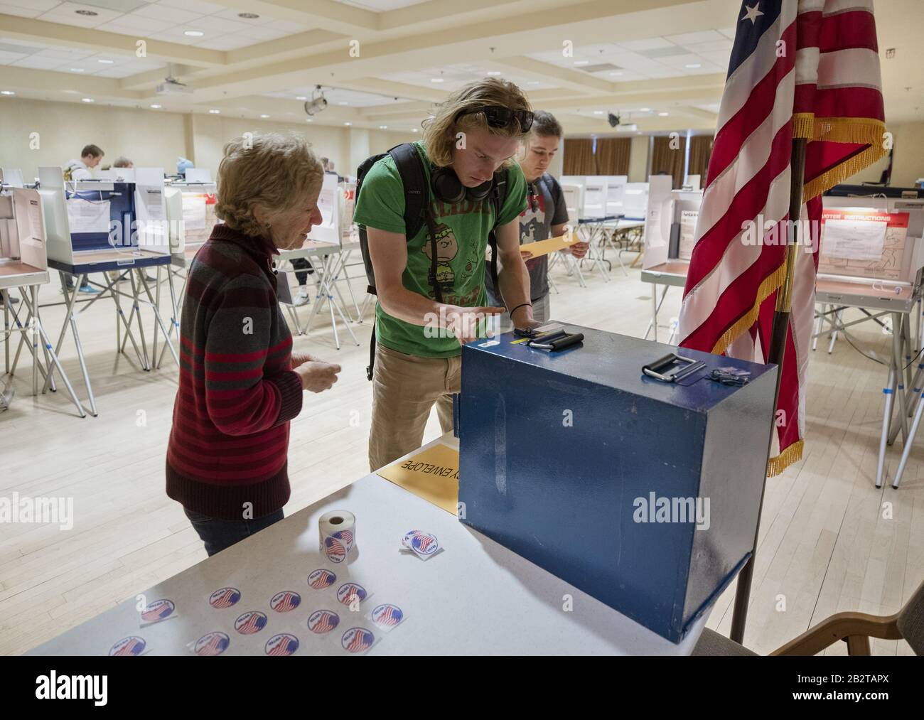 Students voting box hi-res stock photography and images - Alamy