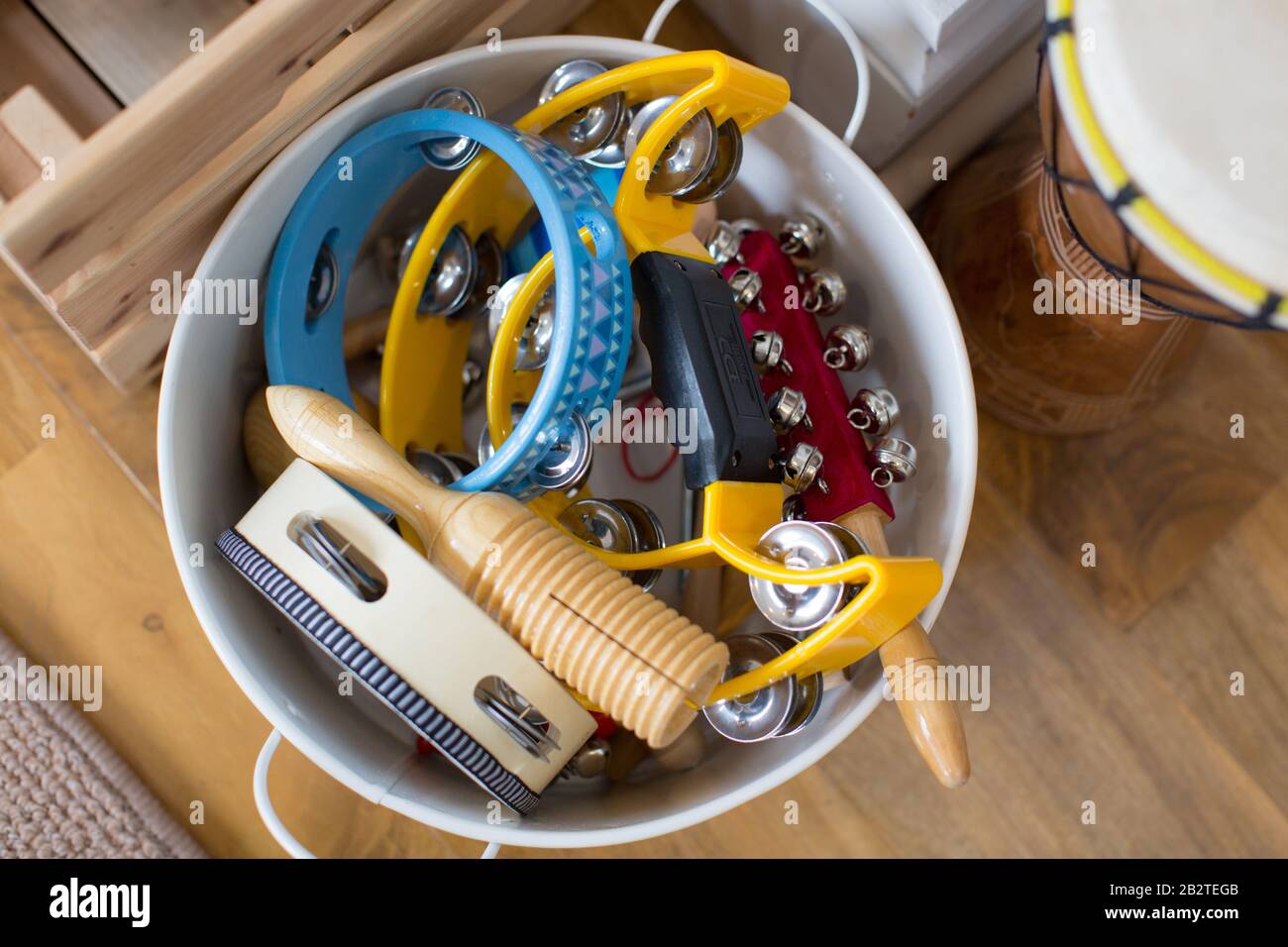 School music room instruments hi-res stock photography and images - Alamy