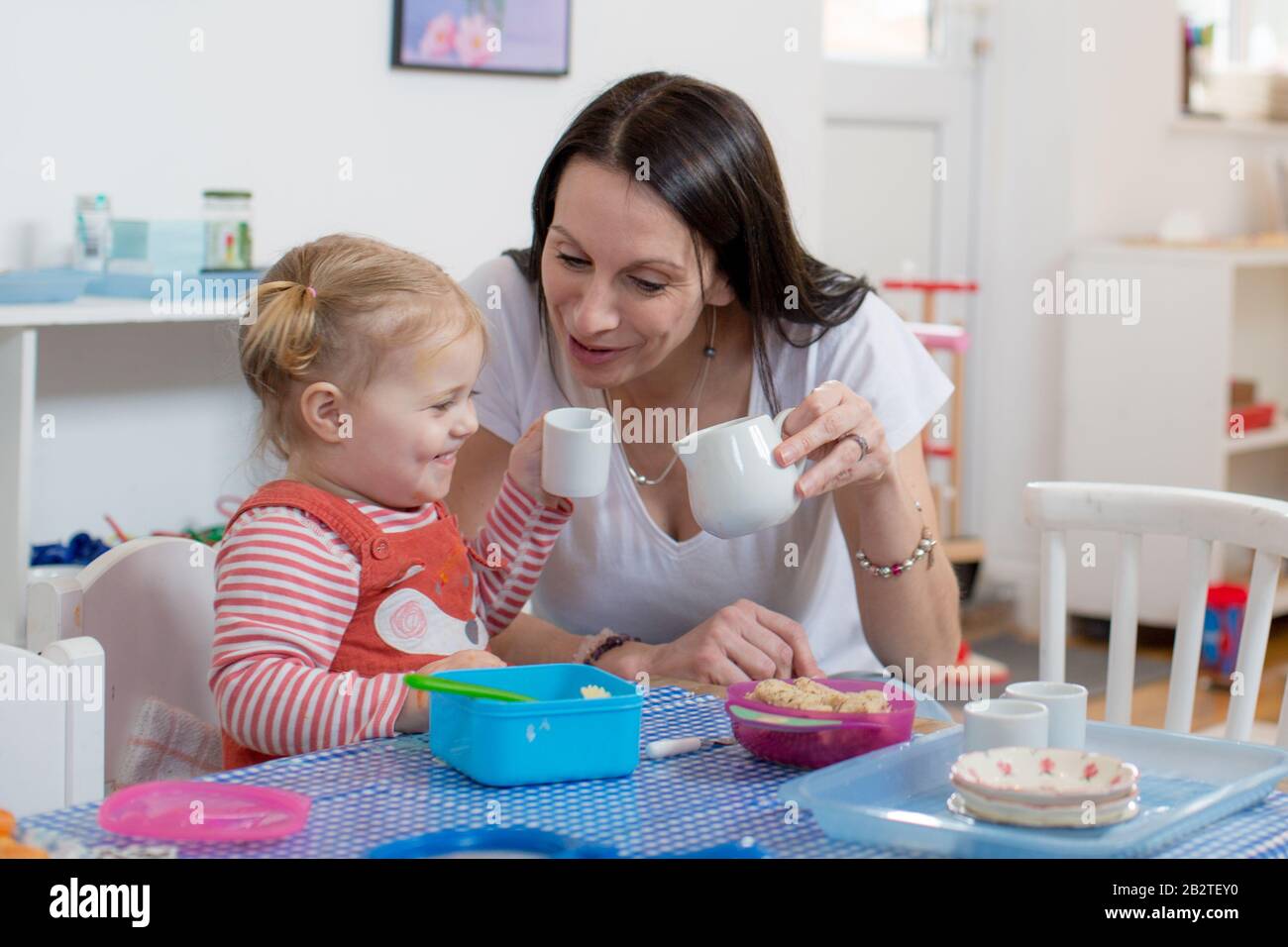 Pre school children playing table hi-res stock photography and images ...