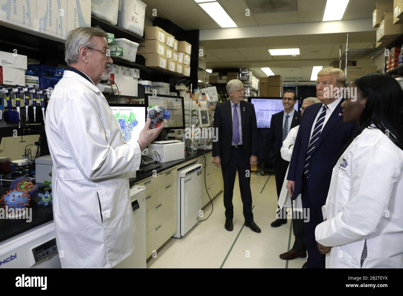 News health laboratory hi-res stock photography and images - Alamy