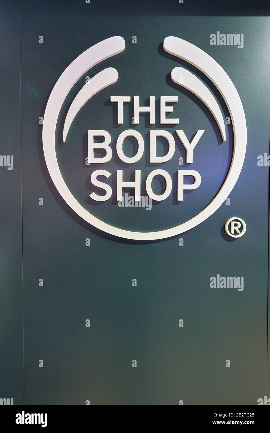 Body shop sign hi-res stock photography and images - Alamy