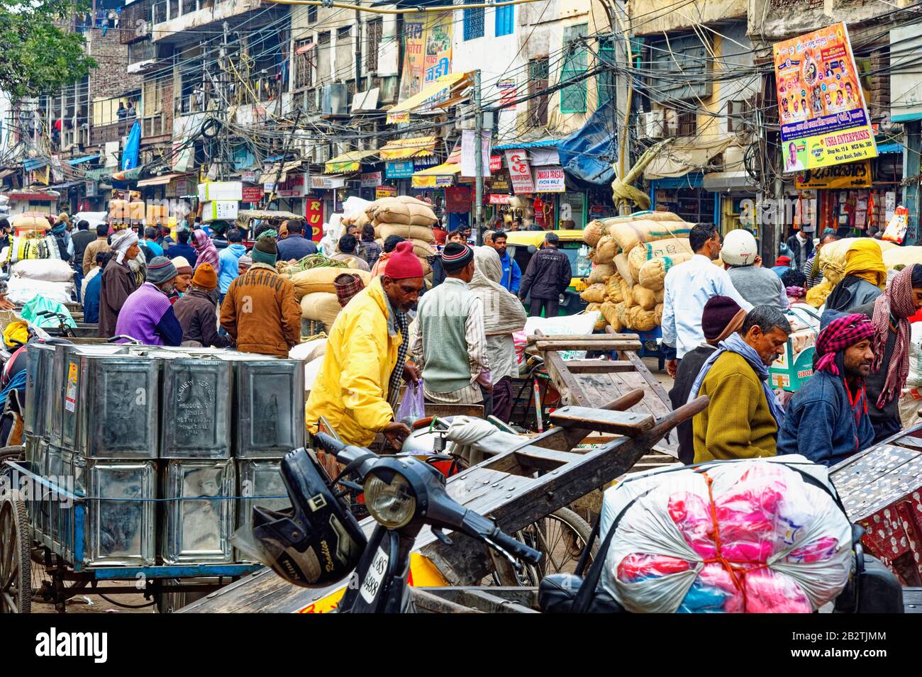 Chaotic street, Chandni Chowk bazaar, one of the oldest market place in ...