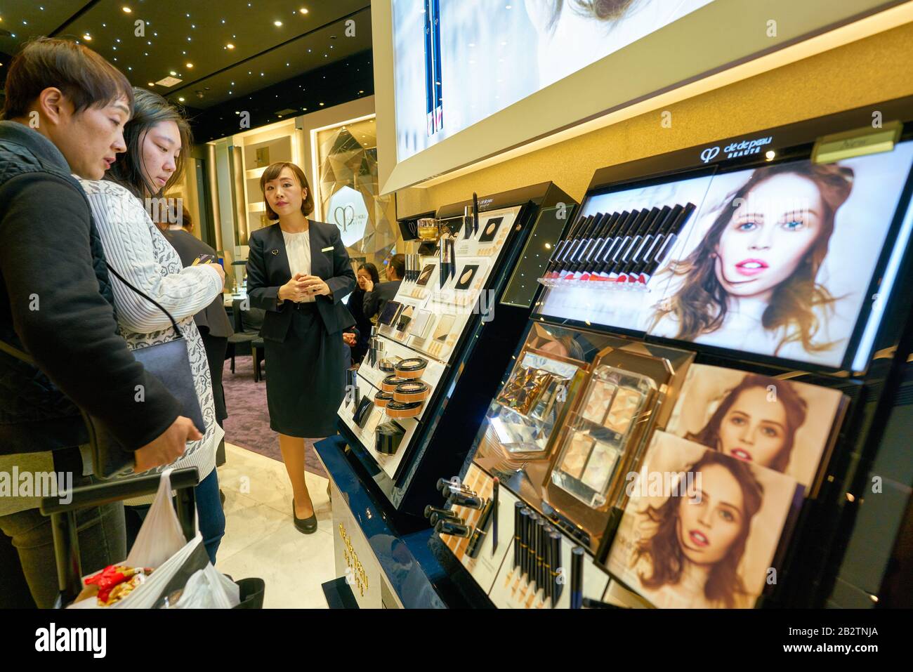 Hong kong cosmetics shop people hi-res stock photography and images - Alamy
