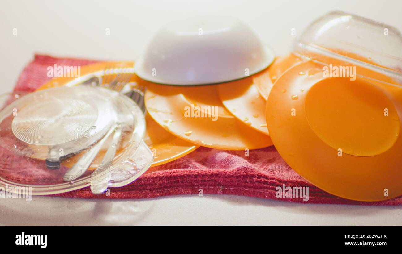 Wet dishes hi-res stock photography and images - Alamy