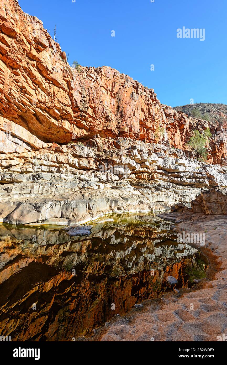 Sandstone outcrop layers hi-res stock photography and images - Alamy