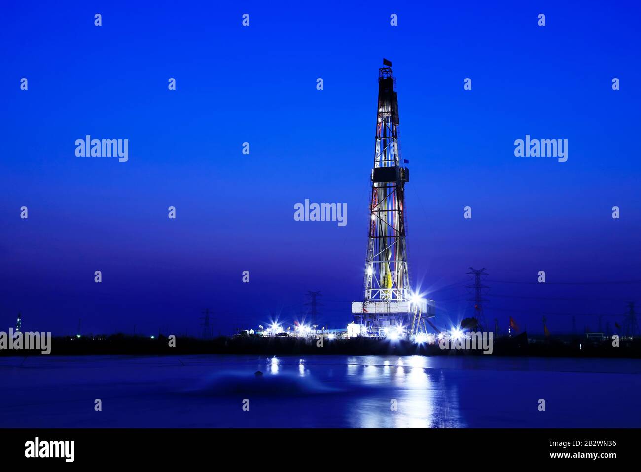 oilfield derrick at night Stock Photo - Alamy
