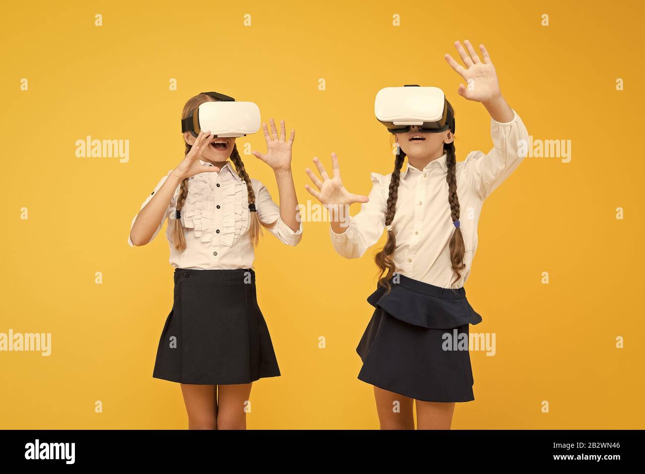 Exploring augmented reality. Experiences communicate and manage ...