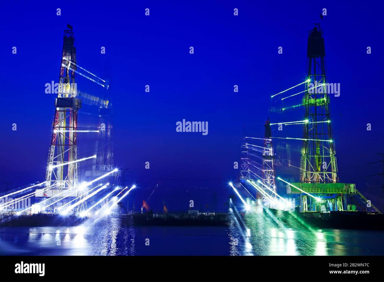 oilfield derrick at night Stock Photo - Alamy