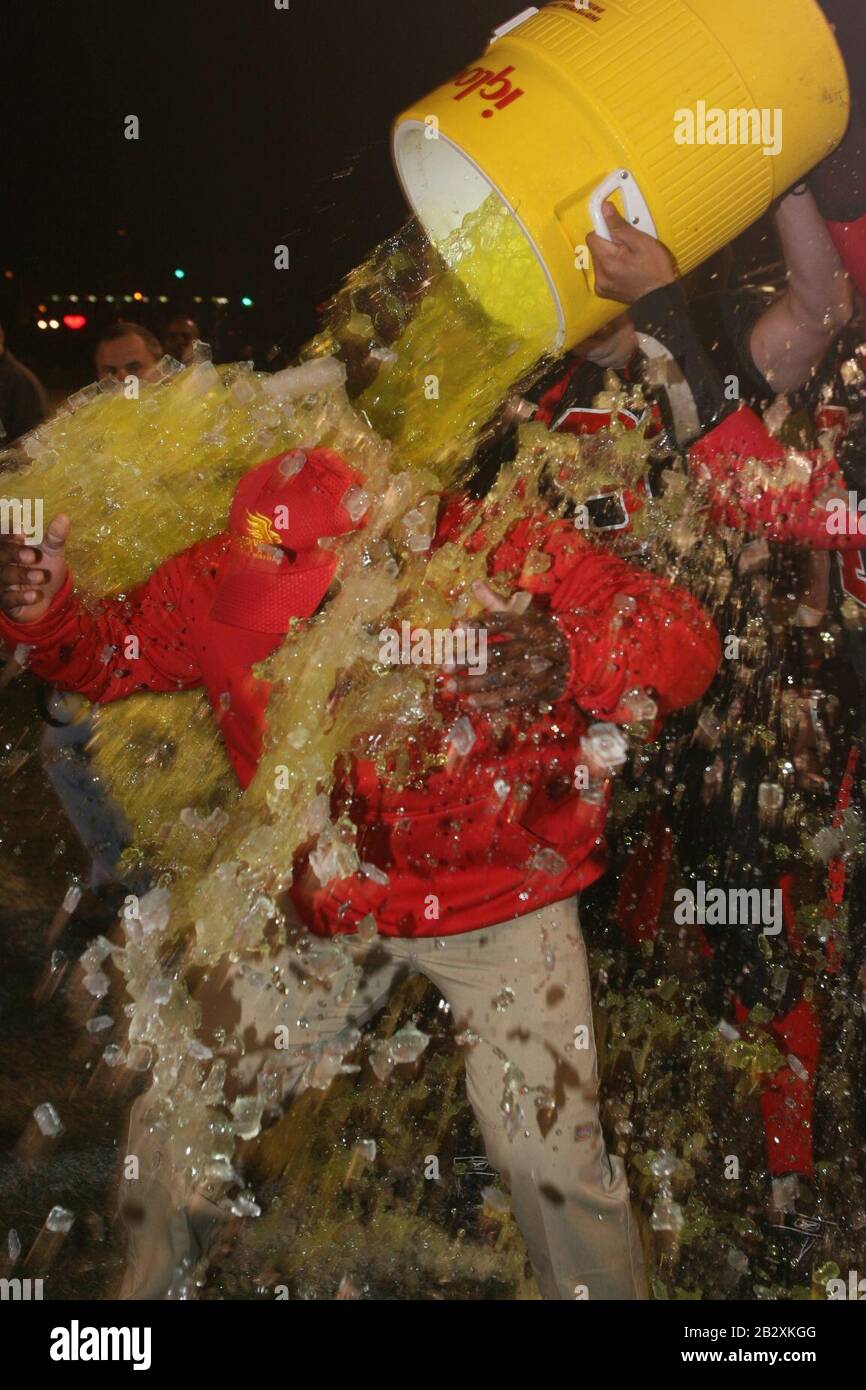 Gatorade shower hi-res stock photography and images - Alamy