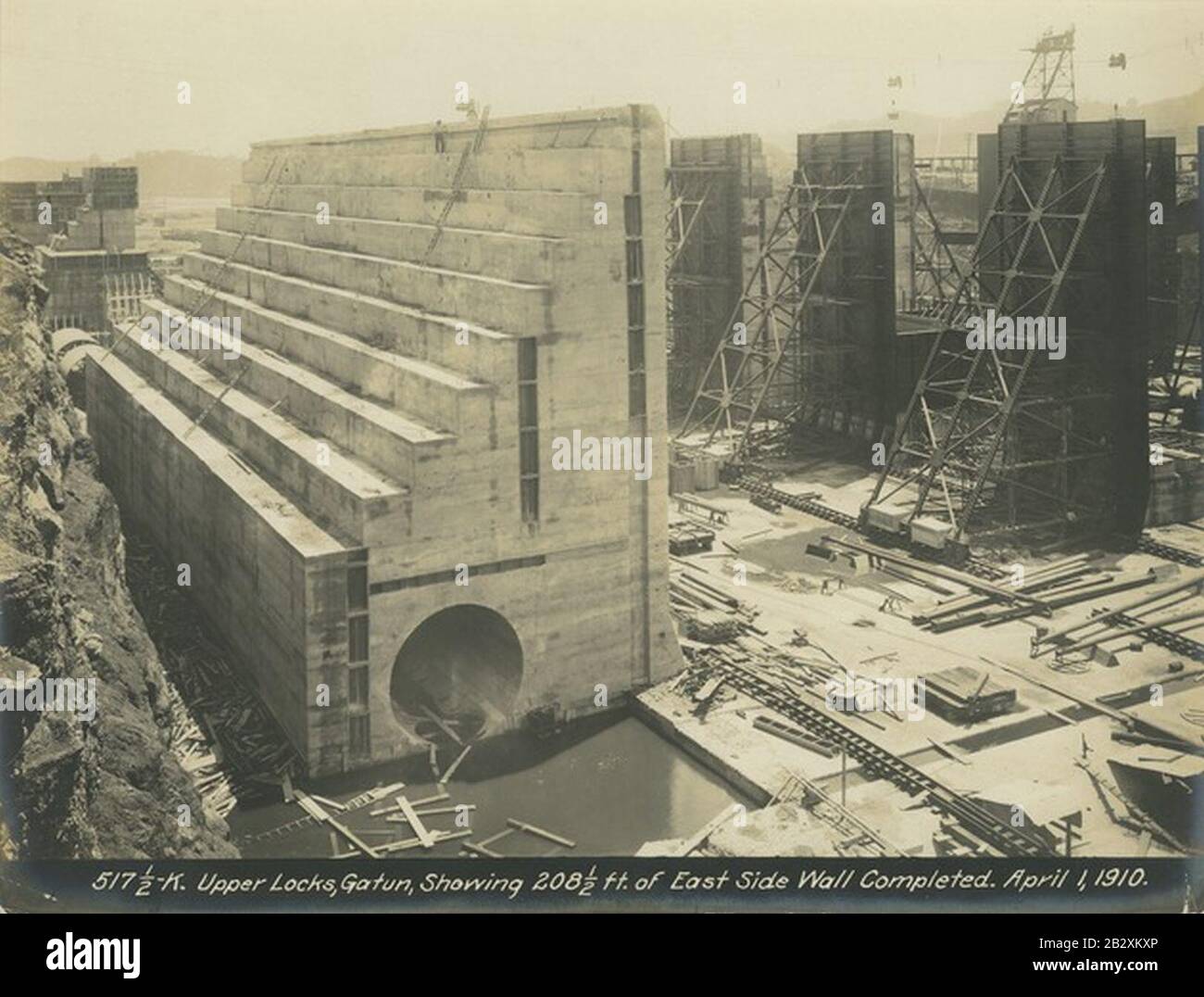 Gatun Upper Locks East Side Wall Completed Stock Photo - Alamy