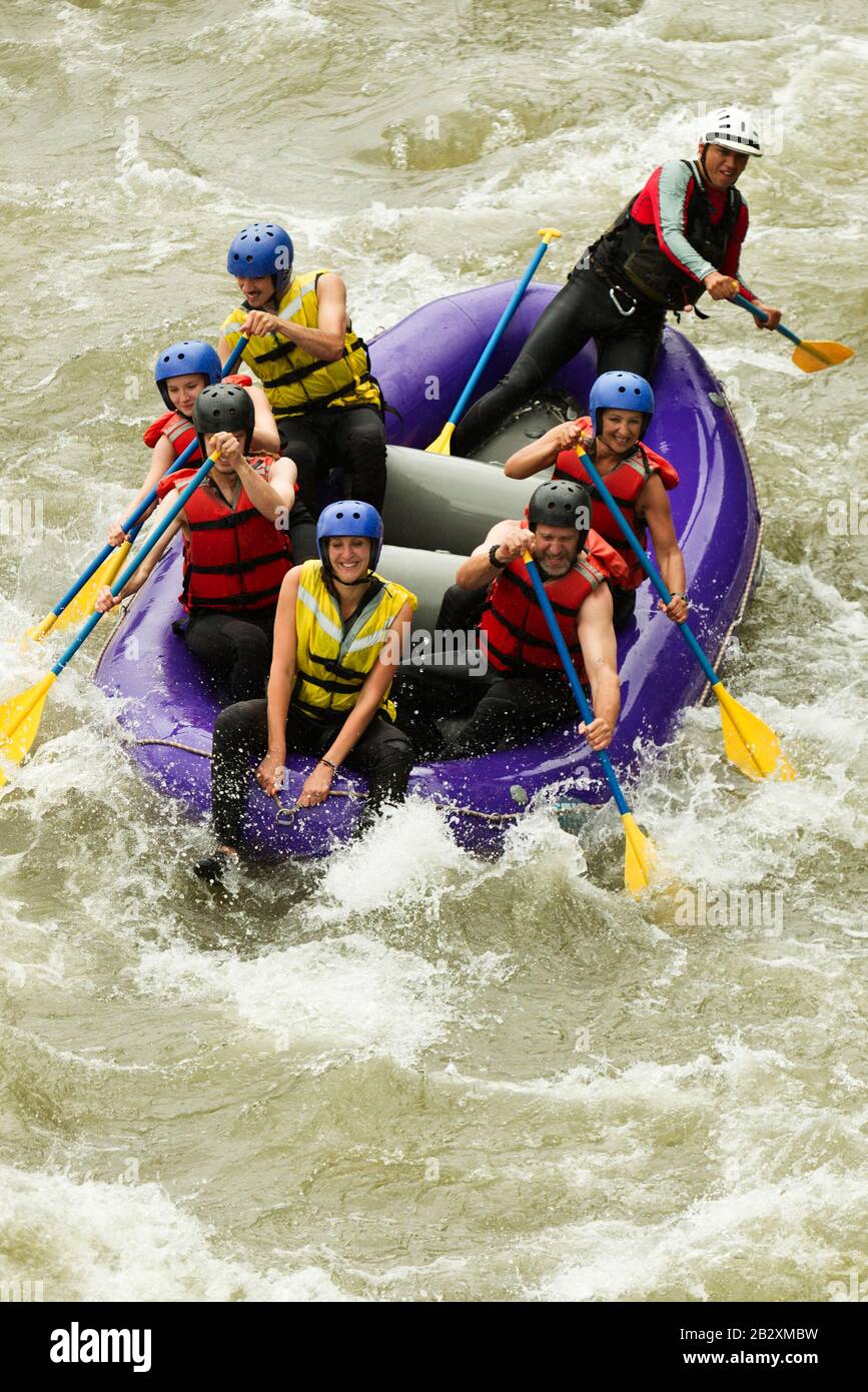 Whitewater Rafting Boat Crowd Of Seven People Stock Photo - Alamy