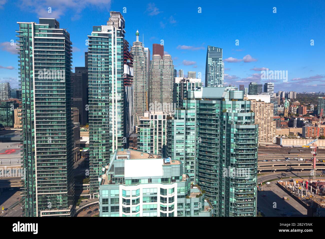 Toronto residential tower hi-res stock photography and images - Alamy