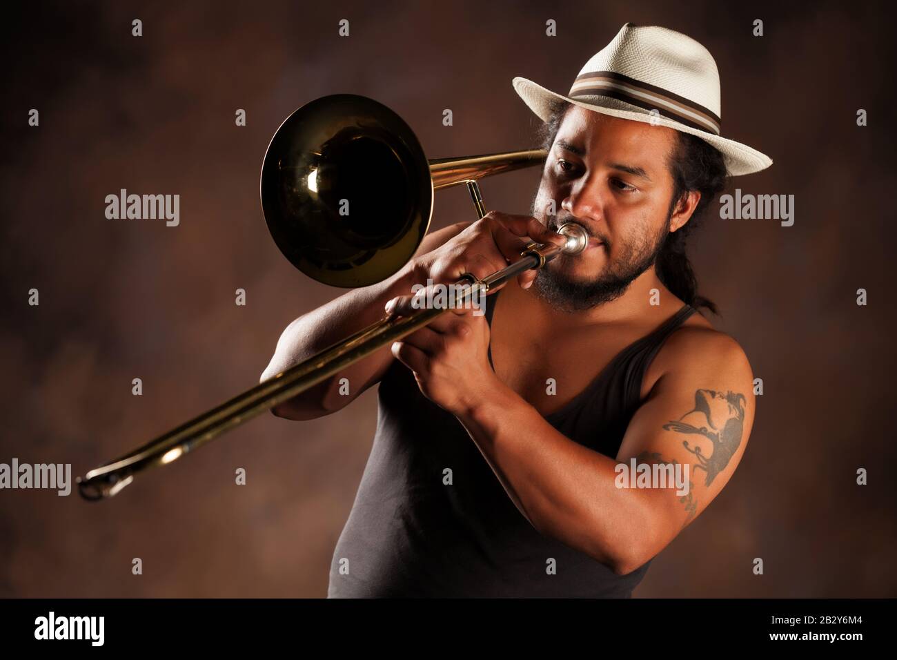 Wearing a panama hat hi-res stock photography and images - Alamy