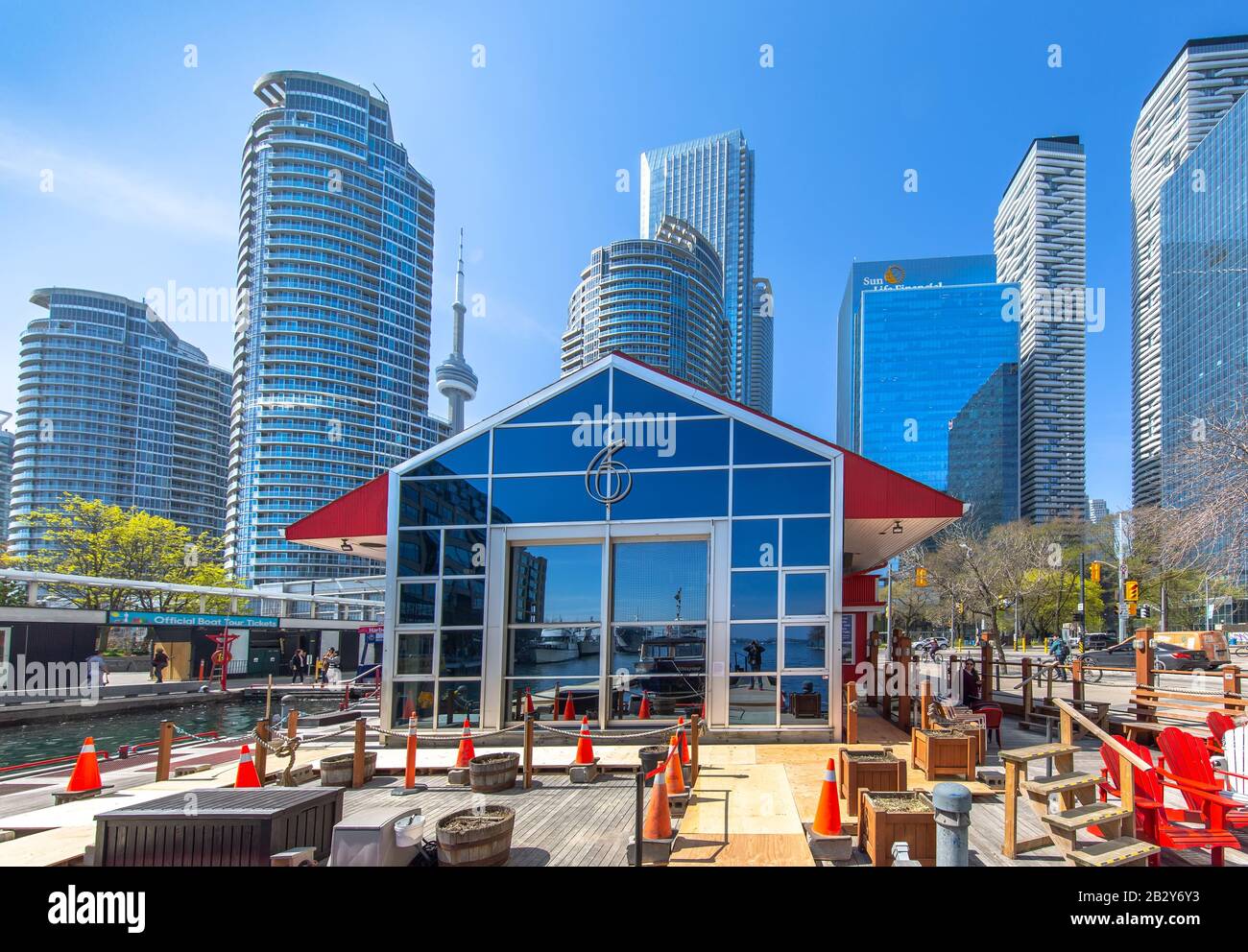 Toronto water blue sky ferry skyline hi-res stock photography and ...