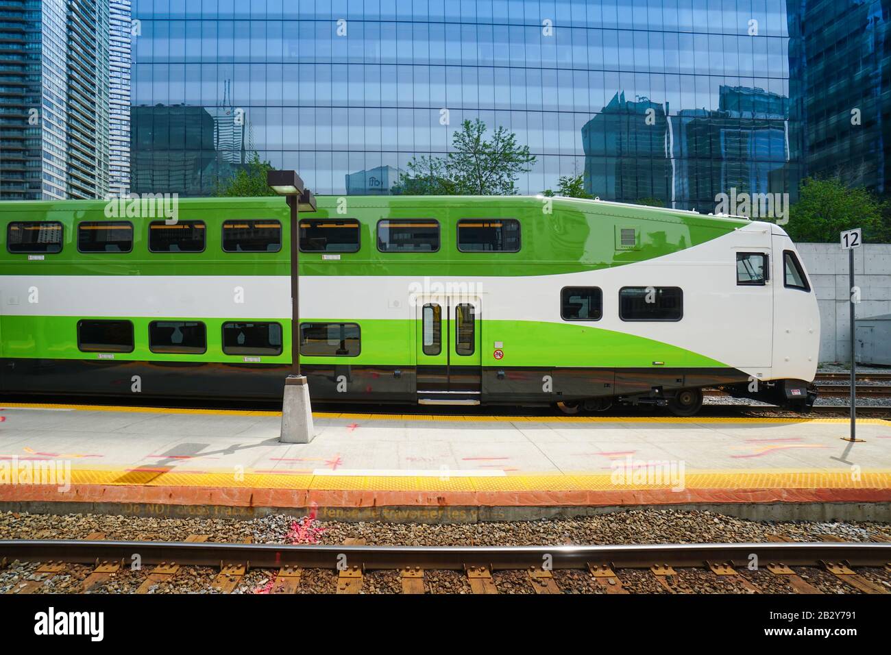 Toronto Train arriving at Union station Stock Photo - Alamy