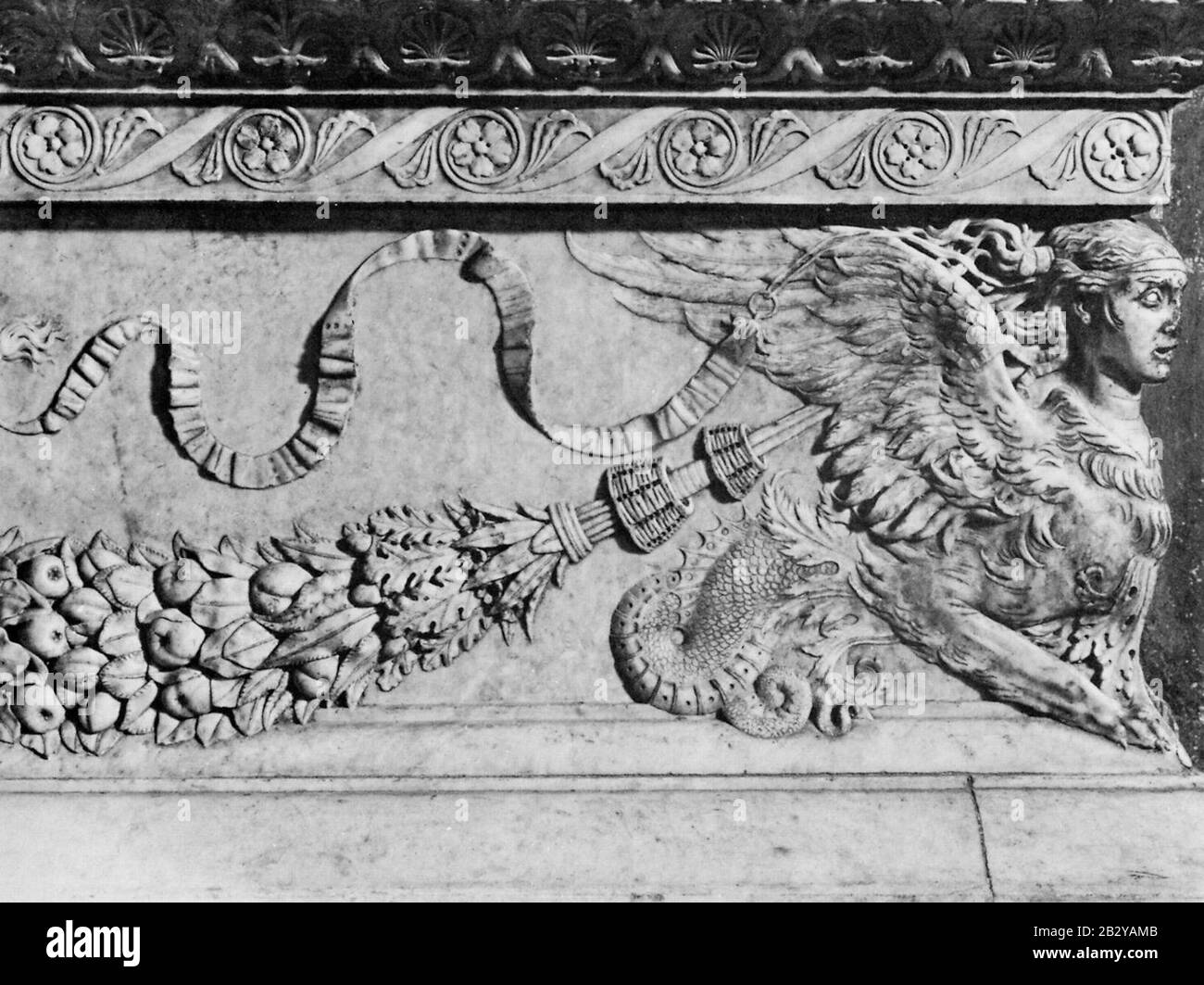 Gebrüder Alinari - Detail des Marsuppini Monuments Stock Photo - Alamy