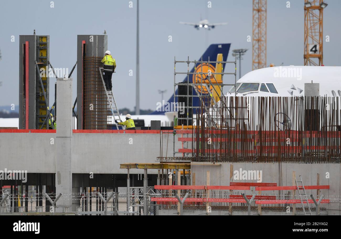 02 March 2020, Hessen, Frankfurt/Main: Concrete work is taking place at ...