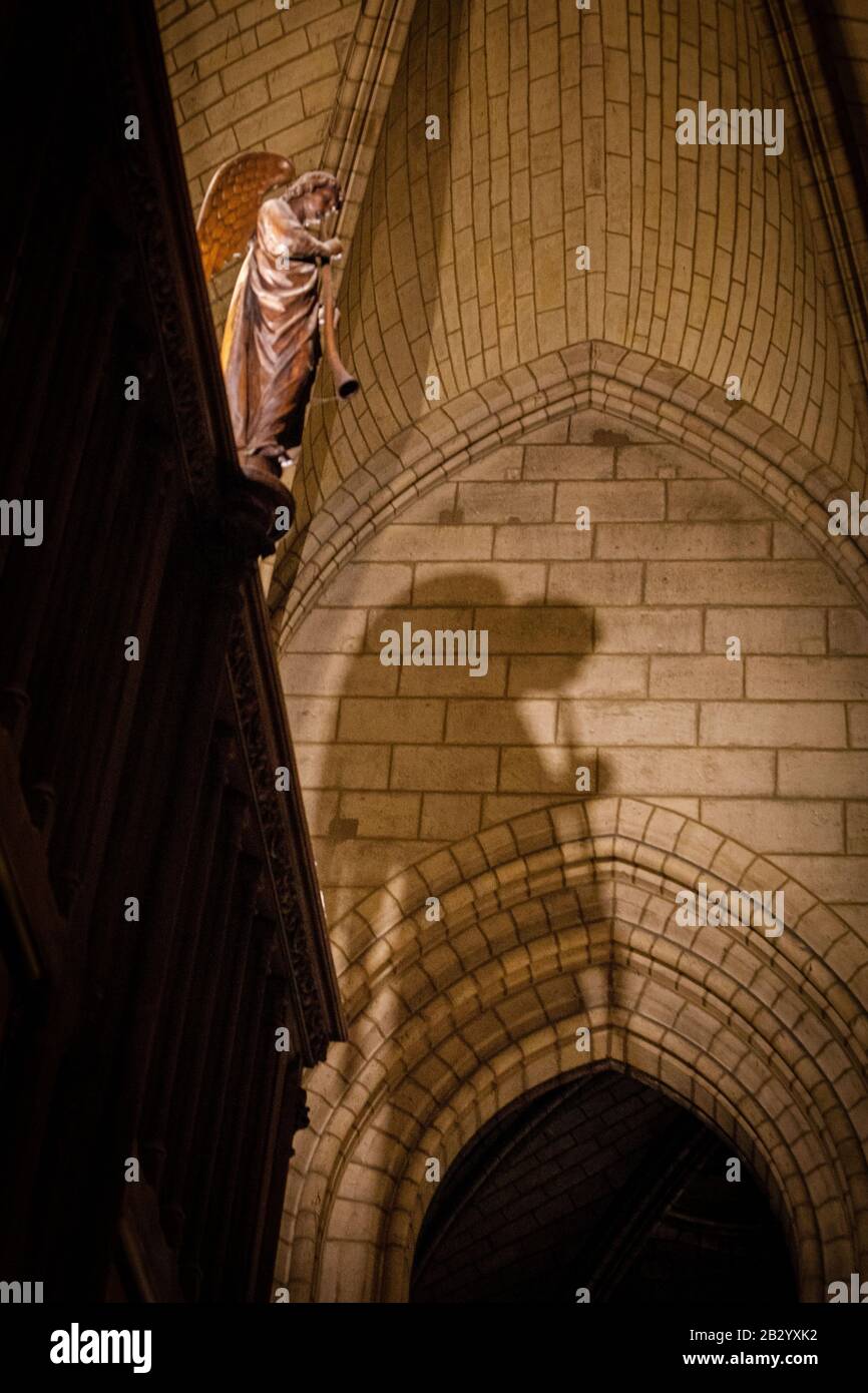 Angel inside the Notre-Dame de Paris Stock Photo - Alamy