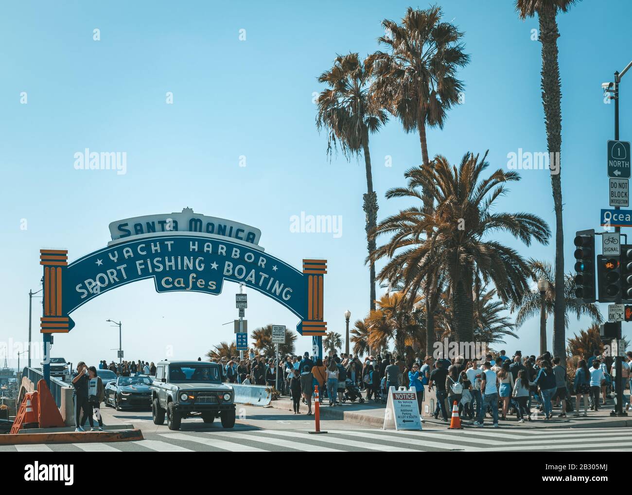 Santa Monica, California - February 15, 2020 : Welcoming arch in Santa ...